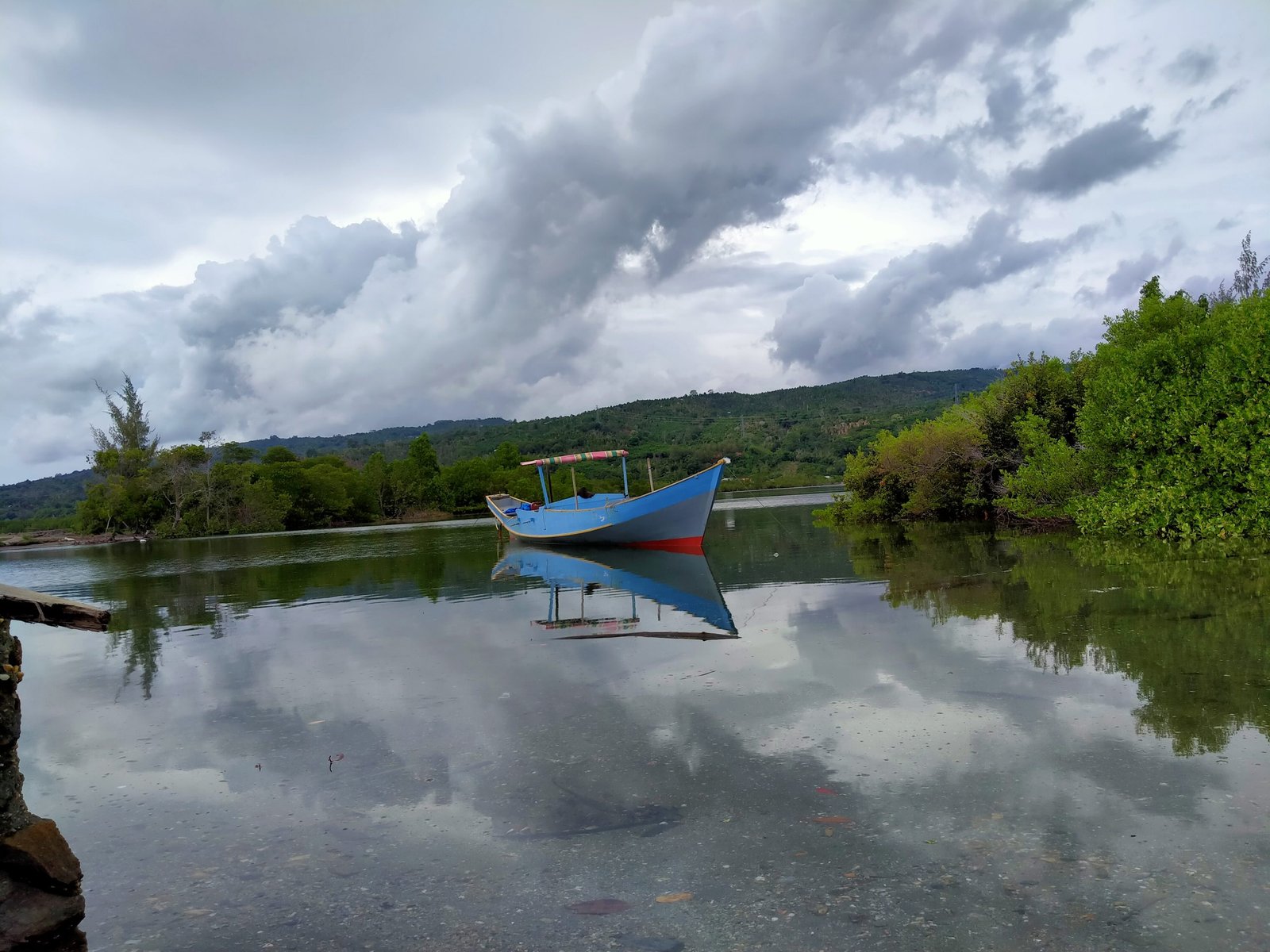 Pesona Pantai Kayu Angin, Panorama Keindahan Pasir Putih - MEDIAKENDARI.com